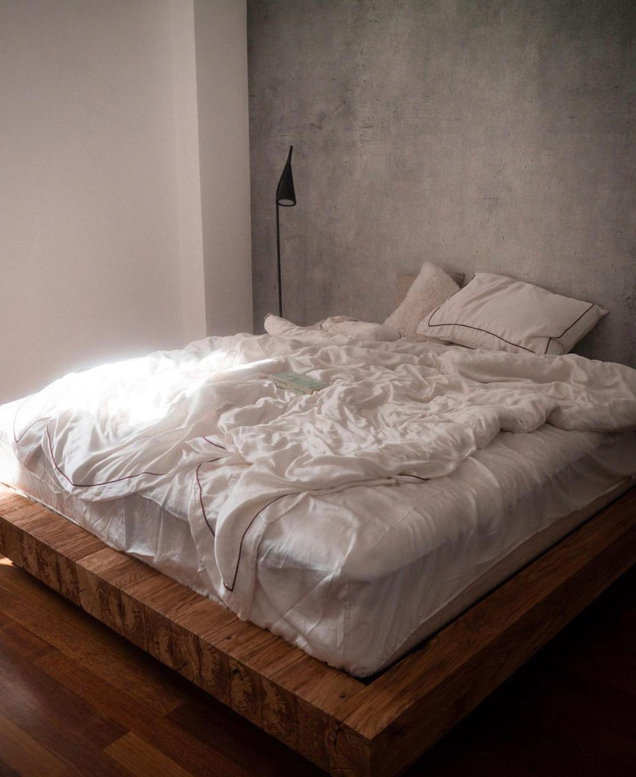 28 Floating Bed Ideas to Transform Your Bedroom with Modern Elegance ...