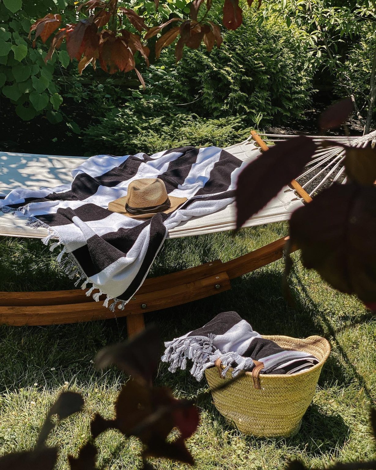 25 Backyard Hammock Ideas for Creating a Cozy and Stylish Outdoor ...