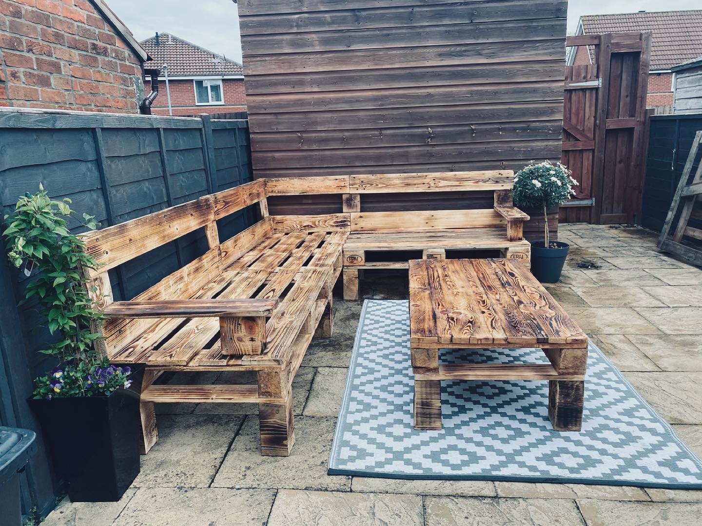 31 Creative Outdoor Pallet Projects to Transform Your Garden and Patio ...