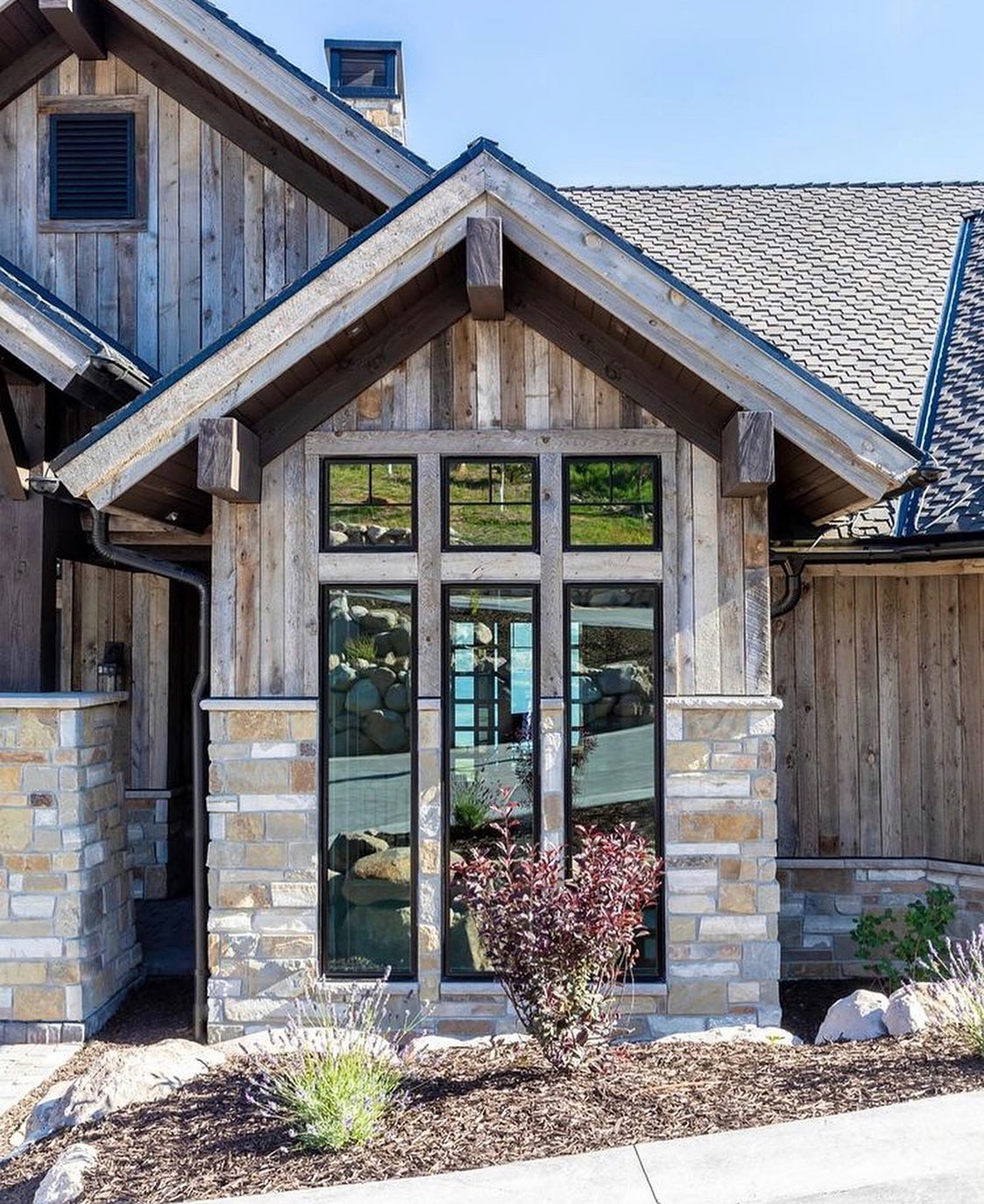 23 Rustic Home Exterior Ideas: Timeless Charm with Modern Touches ...