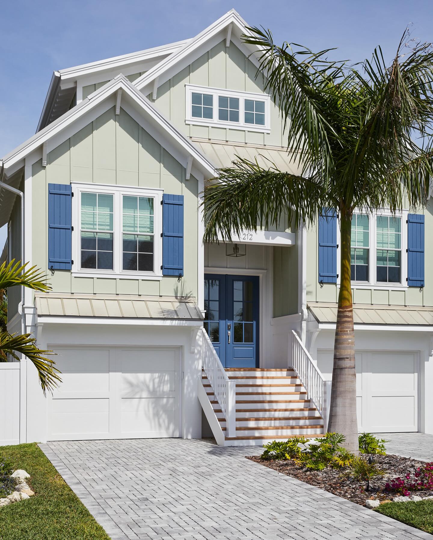 28 Coastal Cottage Exterior Designs to Inspire Your Dream Beachside ...