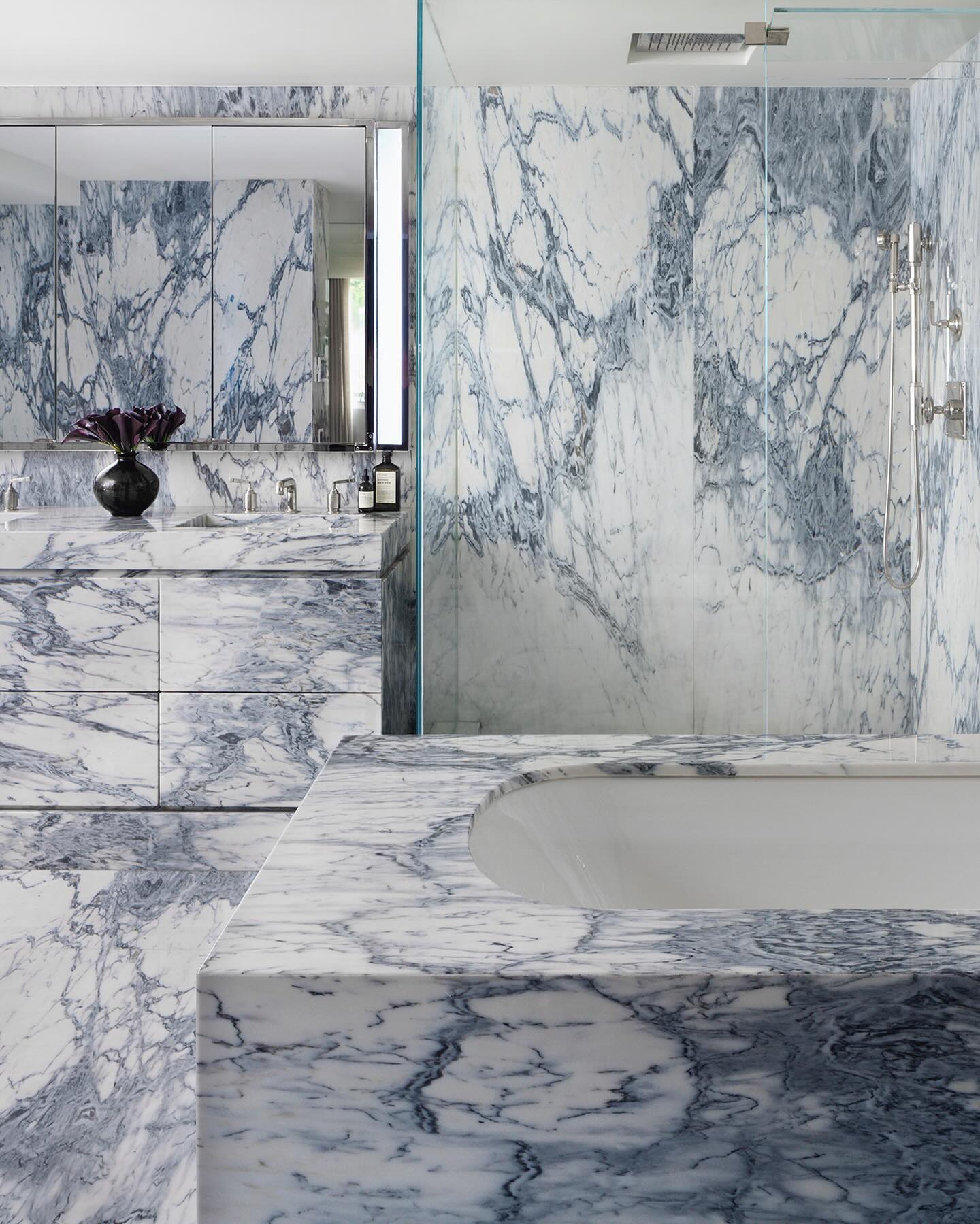 27 Stunning Marble Bathroom Ideas to Transform Your Space into a ...
