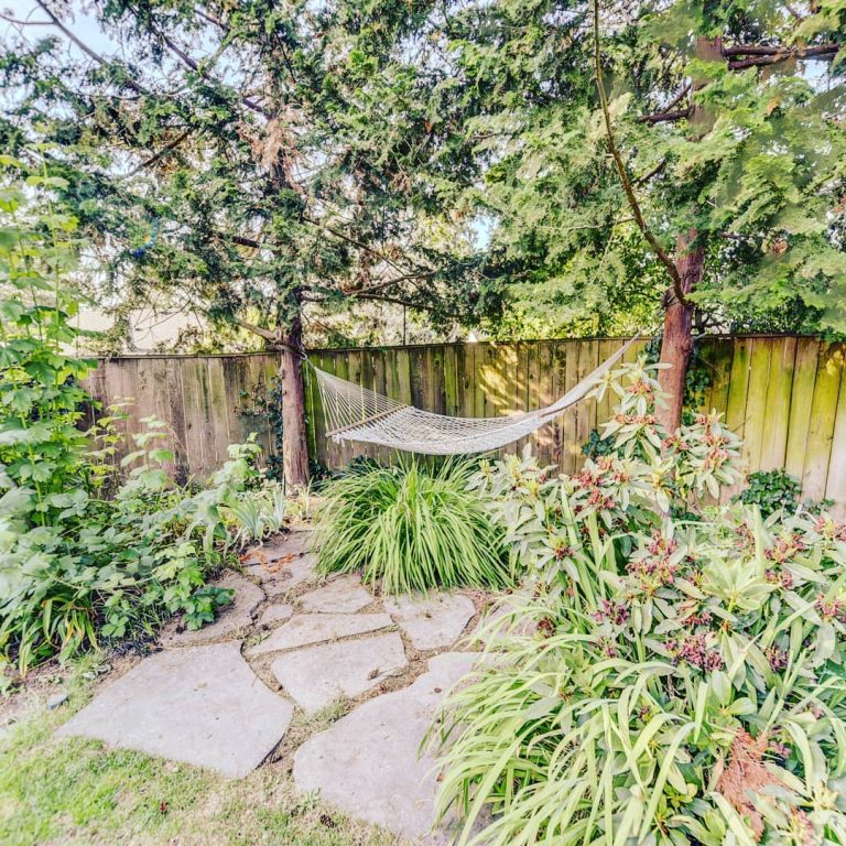 25 Backyard Hammock Ideas for Creating a Cozy and Stylish Outdoor ...