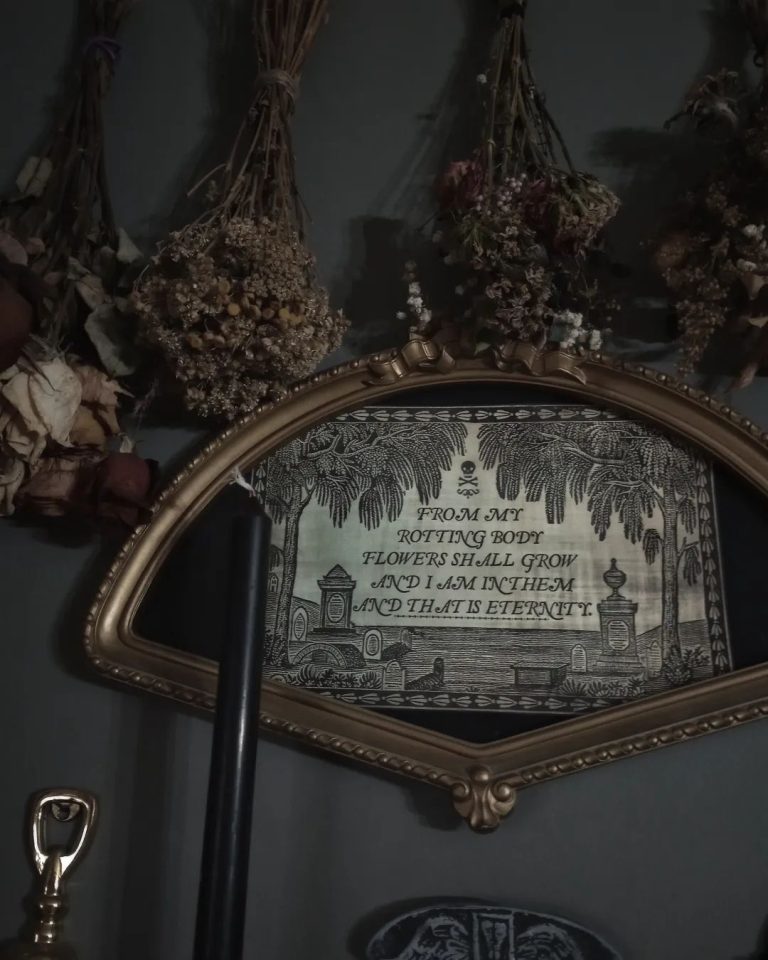 35 Gothic Decor Ideas to Transform Your Home into a Dark and Elegant ...