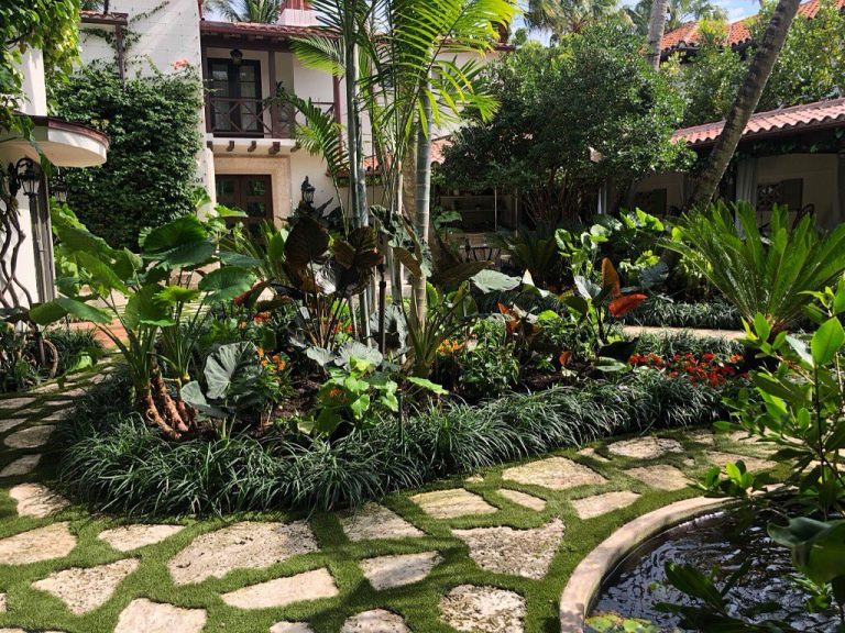 28 Tropical Landscape Ideas for Stunning Front Yards, Backyards, and ...