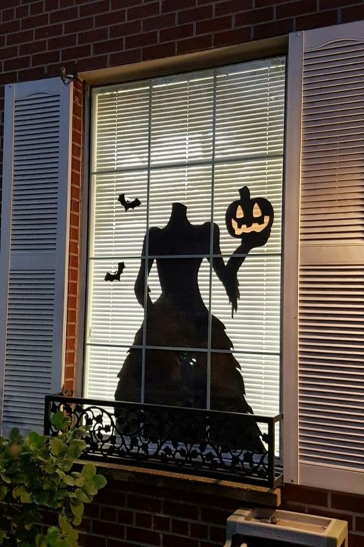 31 Halloween Window Decorations: Easy and Impactful Ideas for ...