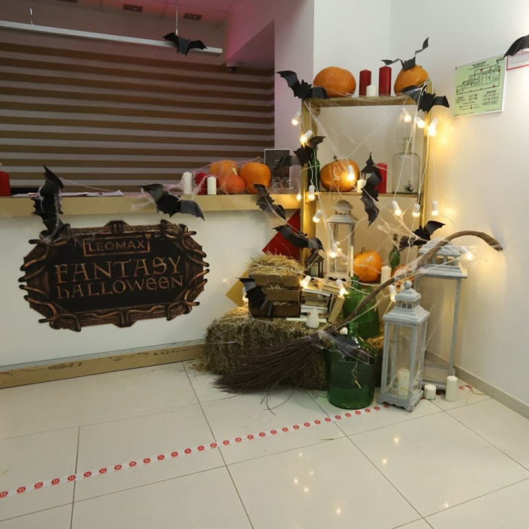 28 Office Halloween Decorations to Spookify Your Workspace and Impress ...