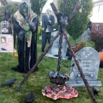 30 Halloween Graveyard Ideas to Spook Up Your Front Yard and Indoor ...
