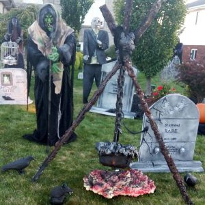 30 Halloween Graveyard Ideas to Spook Up Your Front Yard and Indoor ...