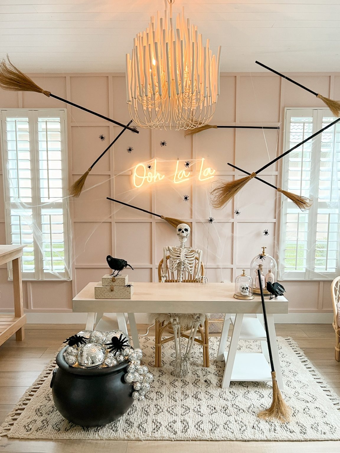 28 Office Halloween Decorations to Spookify Your Workspace and Impress ...