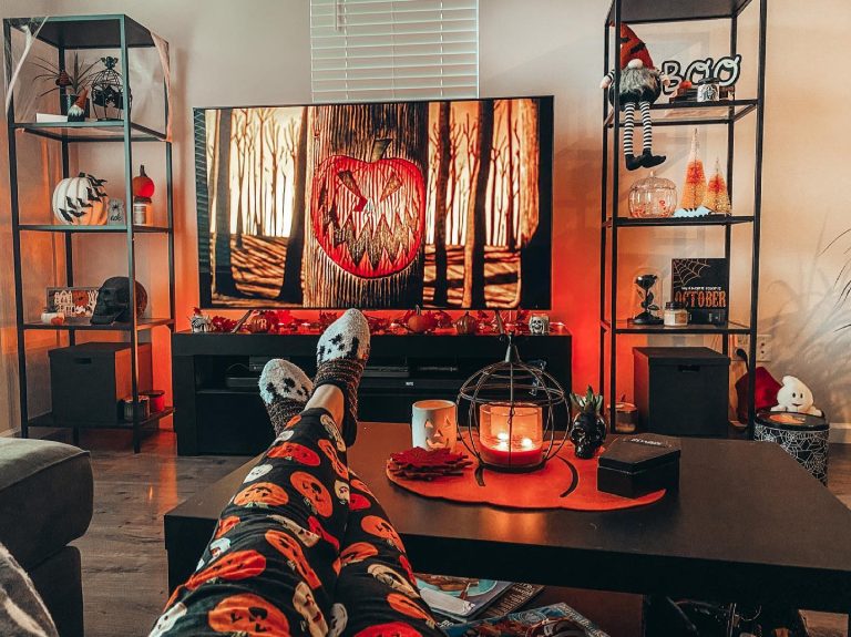 32 Halloween Living Room Decor Ideas for a Spooky and Cozy Home ...