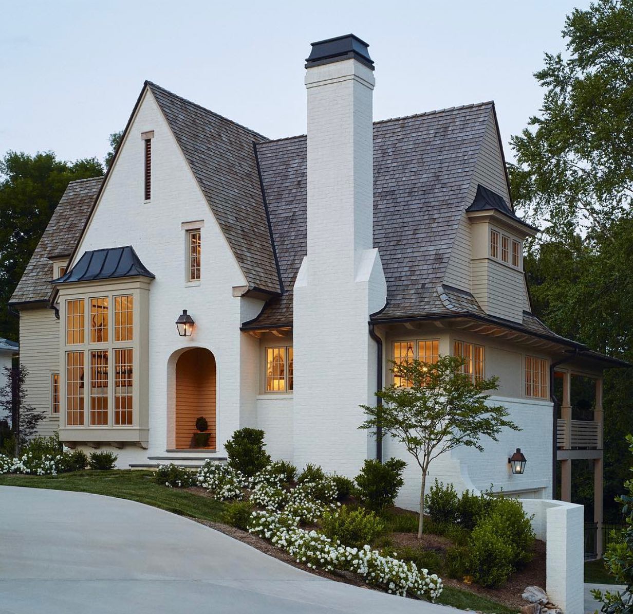 31 White Brick Exterior House: Stunning Designs to Inspire Your Next ...