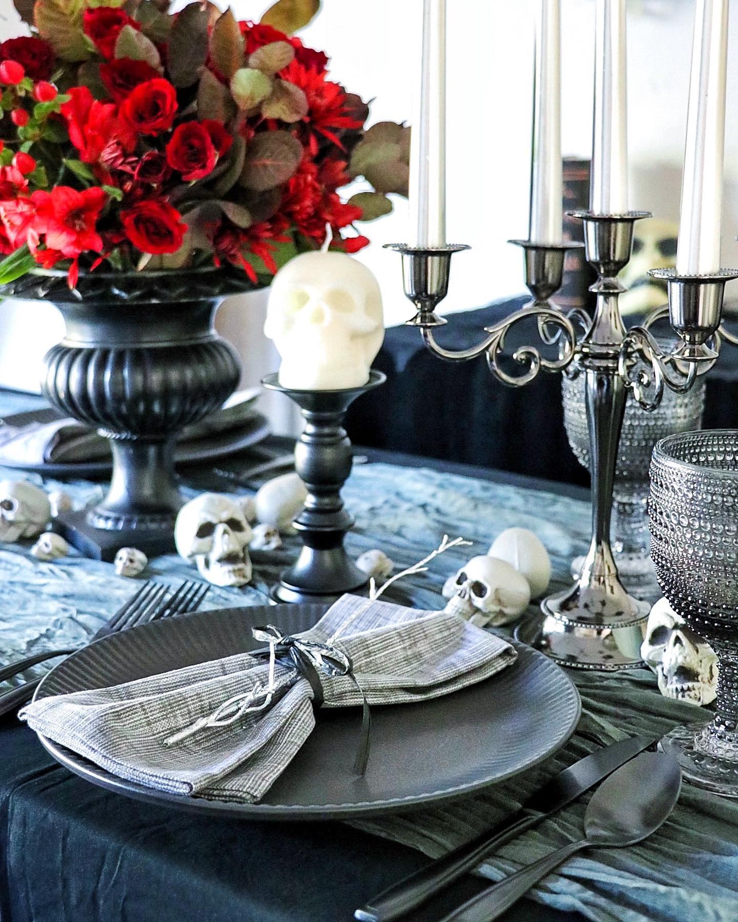 40 Halloween Table Decorations to Elevate Your Spooky Party with Classy ...