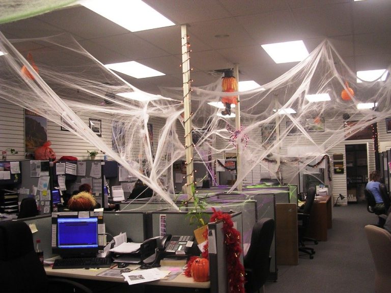 28 Office Halloween Decorations to Spookify Your Workspace and Impress ...