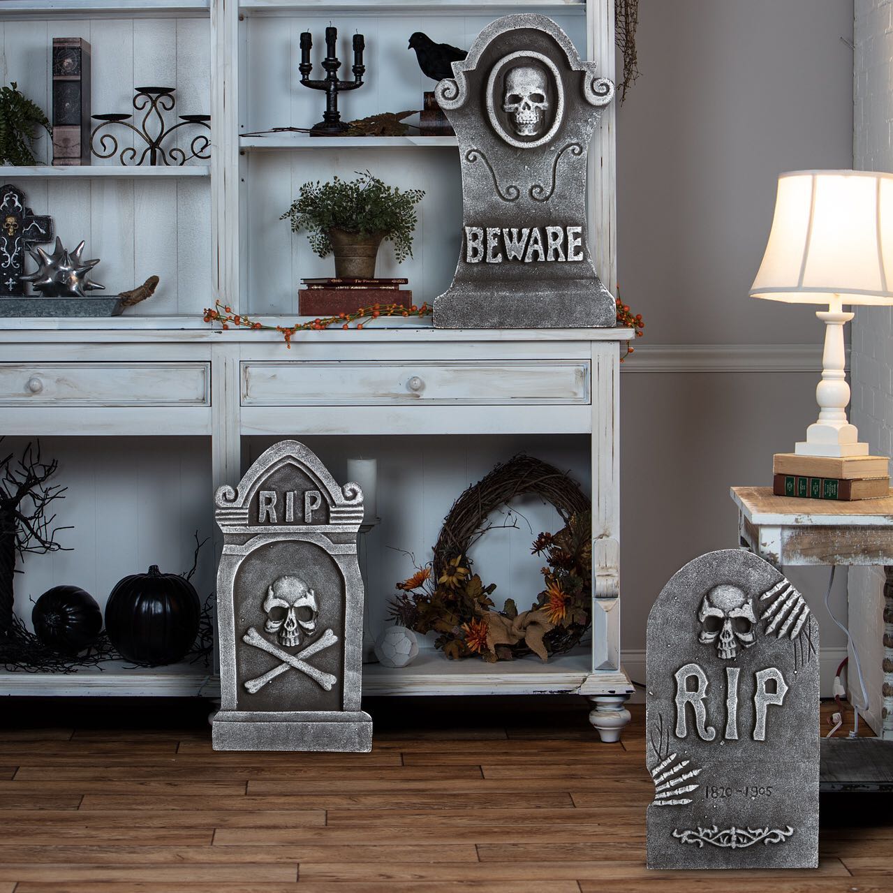 30 Halloween Graveyard Ideas to Spook Up Your Front Yard and Indoor ...