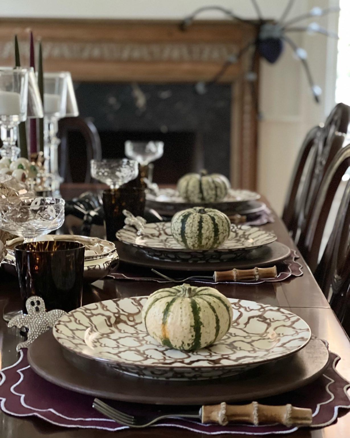 40 Halloween Table Decorations to Elevate Your Spooky Party with Classy ...