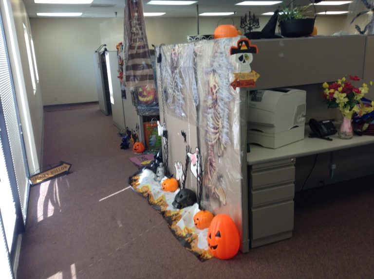28 Office Halloween Decorations to Spookify Your Workspace and Impress ...