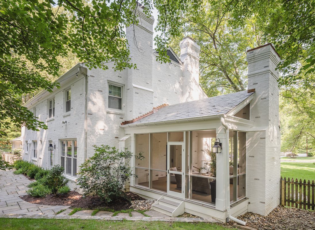 31 White Brick Exterior House: Stunning Designs to Inspire Your Next ...