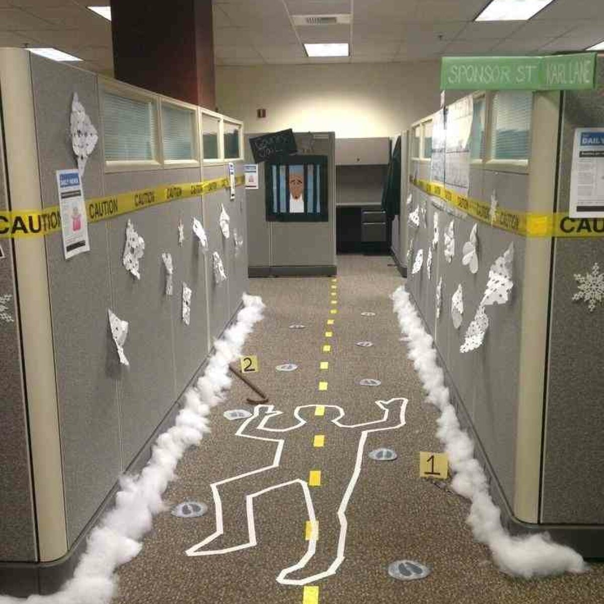 28 Office Halloween Decorations to Spookify Your Workspace and Impress ...