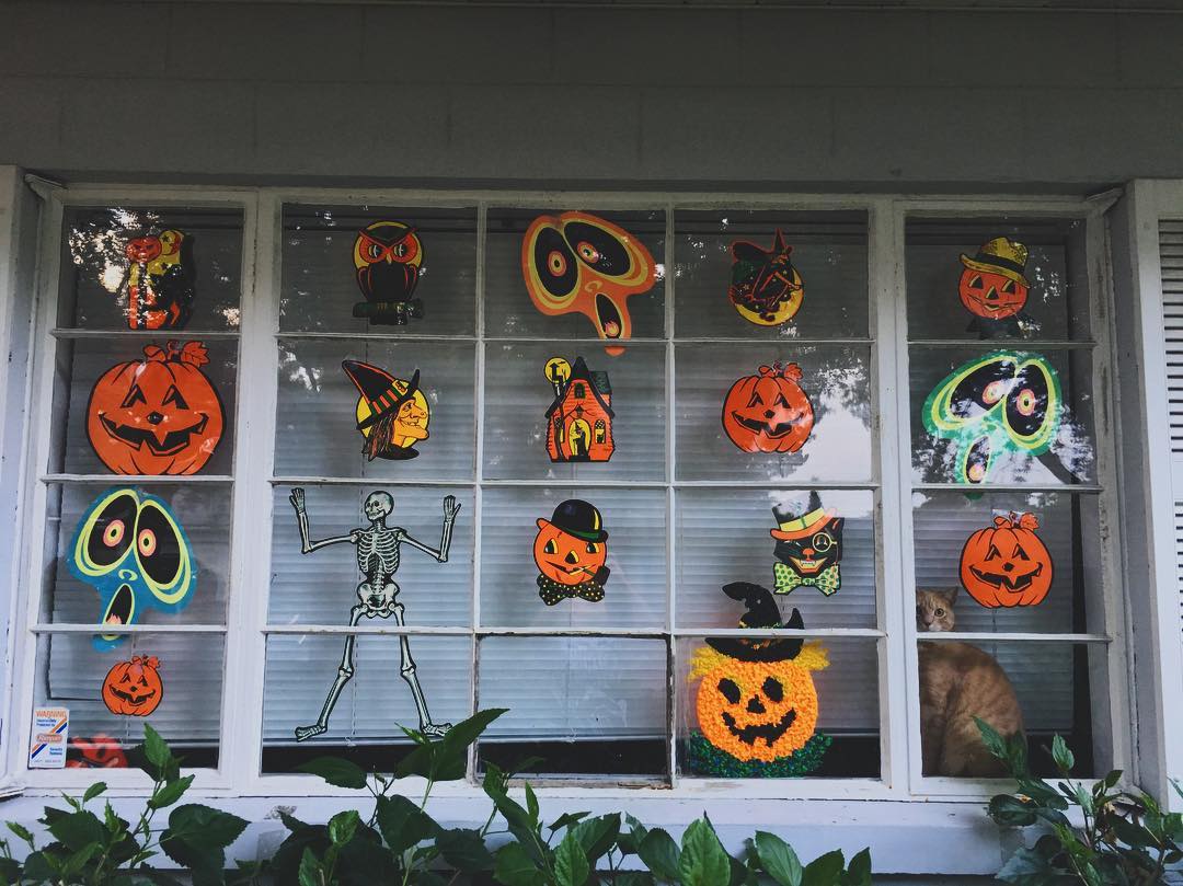 31 Halloween Window Decorations: Easy and Impactful Ideas for ...