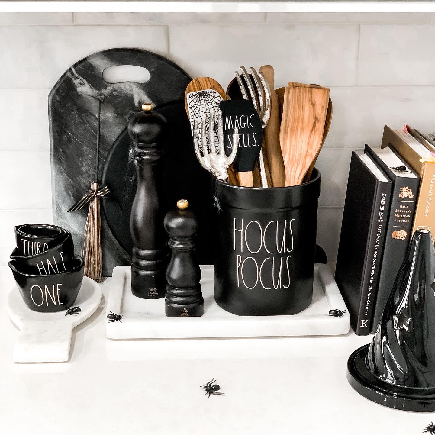 34 Halloween Kitchen Decor Ideas to Transform Your Space into a Spooky ...