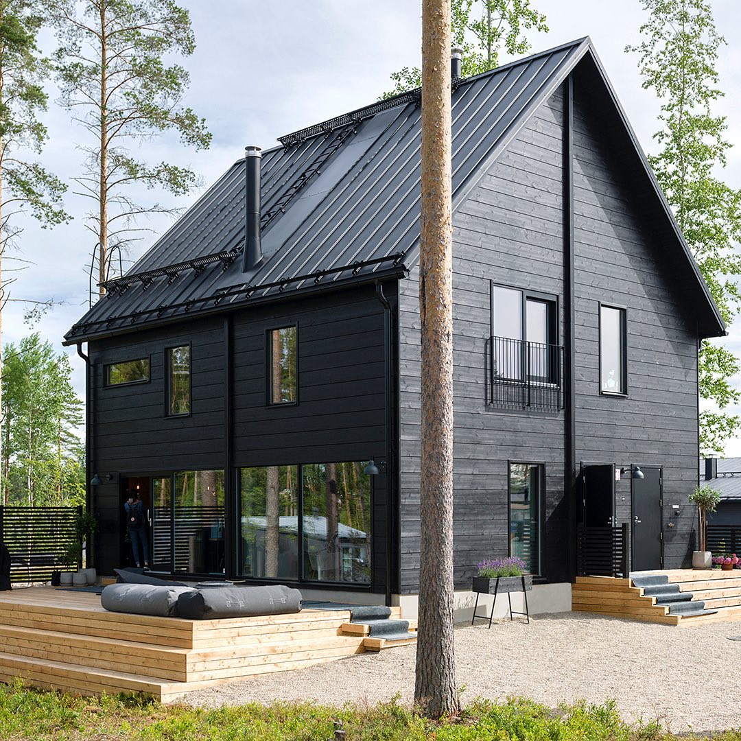 29 Stunning Black House Exterior Ideas: Modern Design, Wood Accents ...