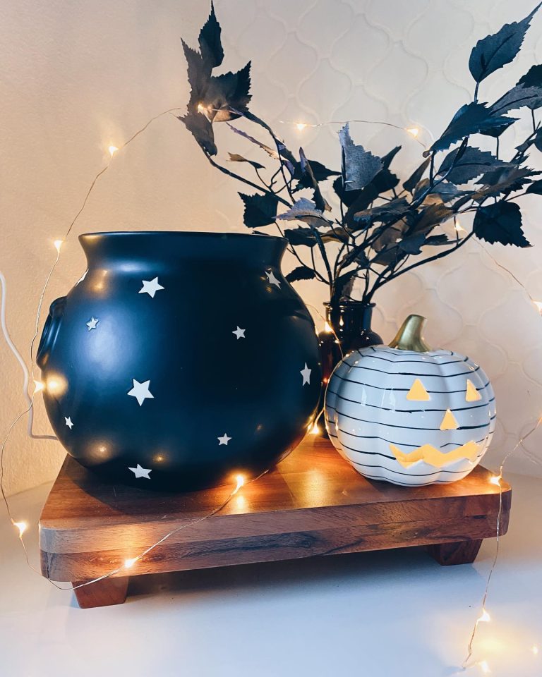 38 Minimalist Halloween Decor Ideas: Simple, Modern, and Stylish ...