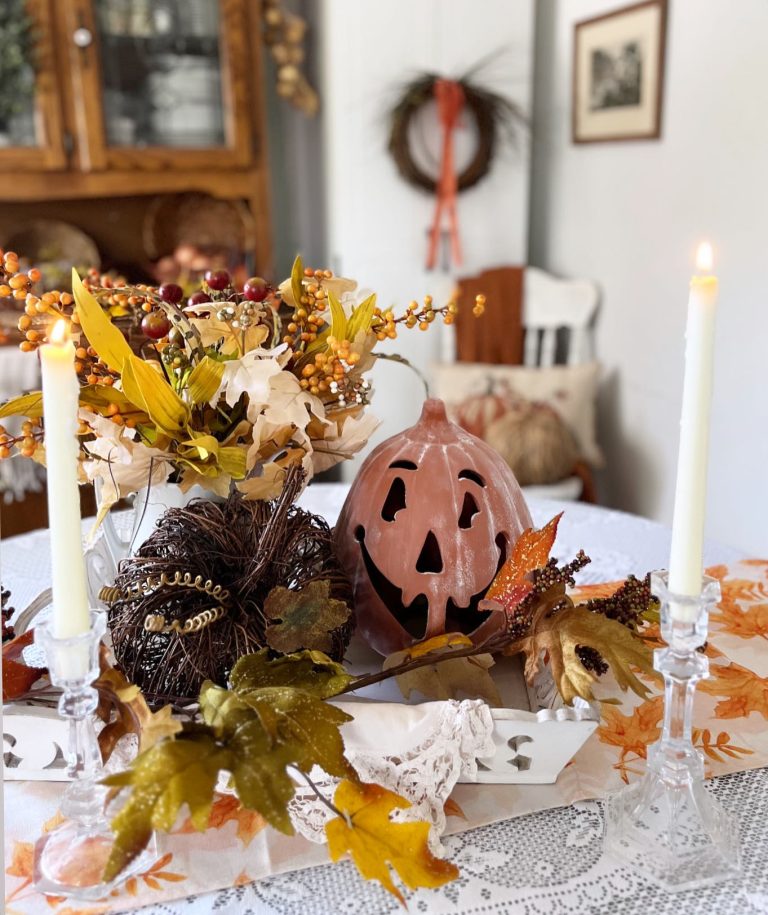40 Halloween Table Decorations to Elevate Your Spooky Party with Classy ...