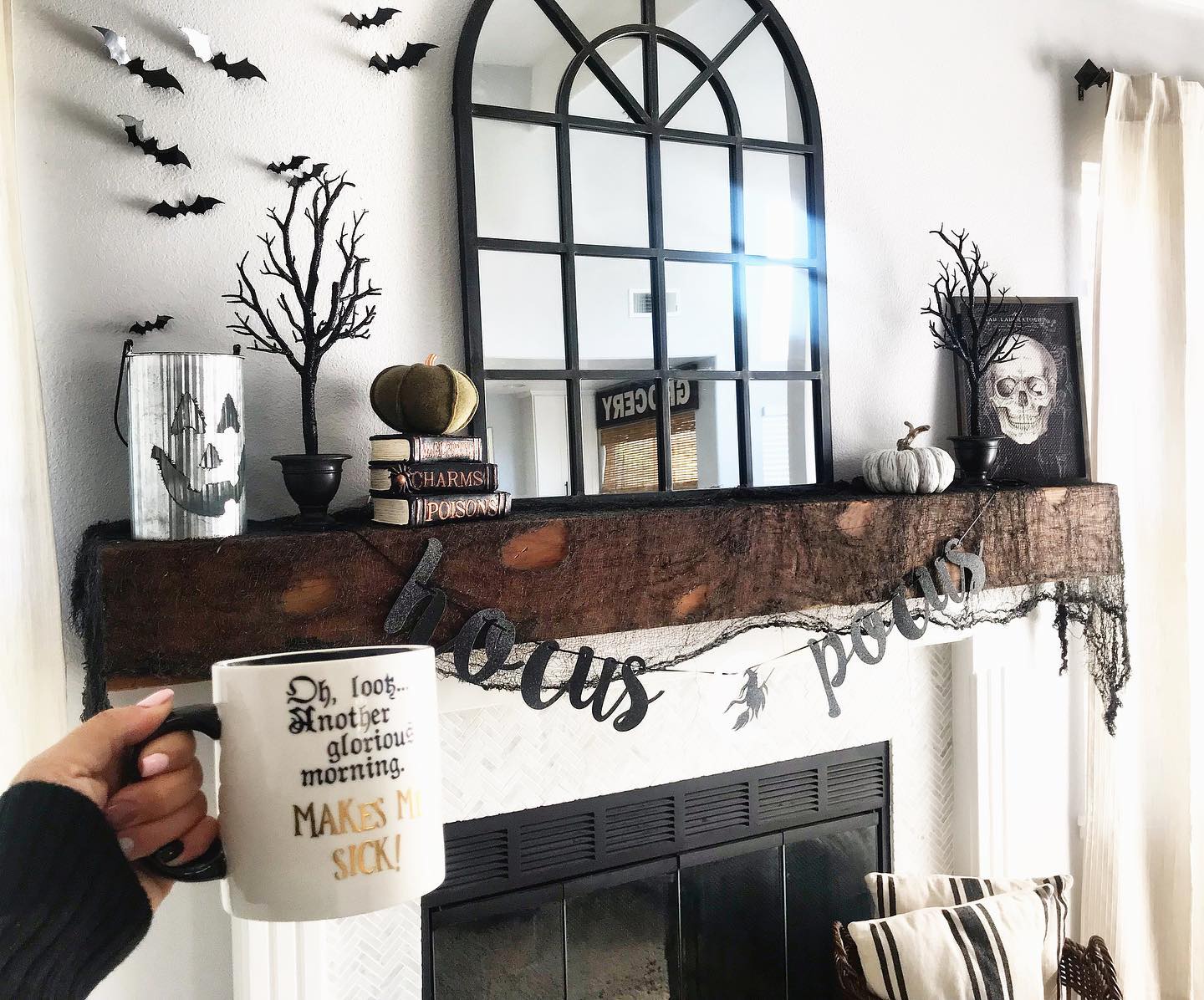 32 Halloween Living Room Decor Ideas for a Spooky and Cozy Home ...