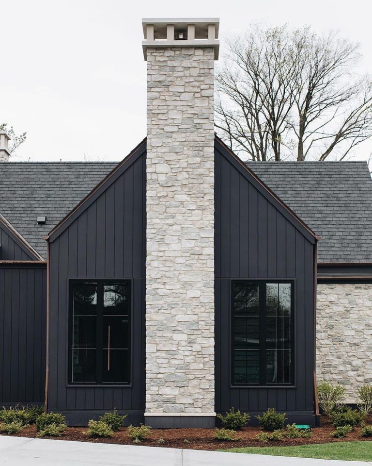 29 Stunning Black House Exterior Ideas: Modern Design, Wood Accents ...