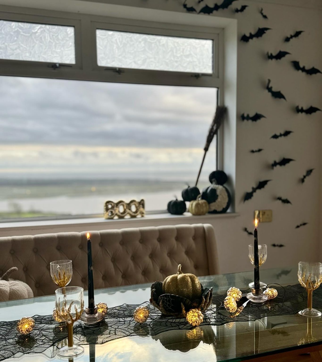 40 Halloween Table Decorations to Elevate Your Spooky Party with Classy ...