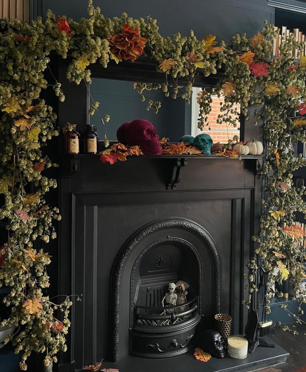 35 Halloween Mantle Decor Ideas for Spooky and Elegant Fireplaces ...