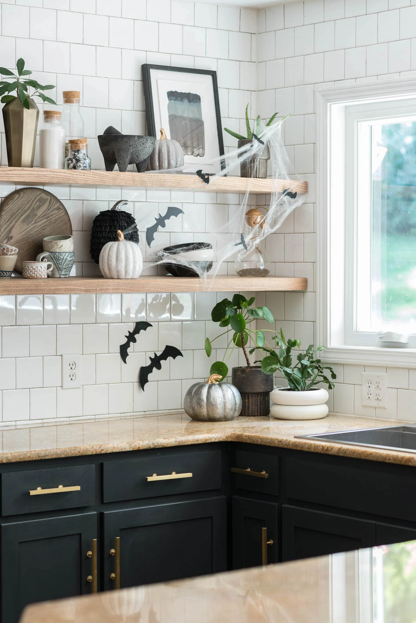 34 Halloween Kitchen Decor Ideas to Transform Your Space into a Spooky ...