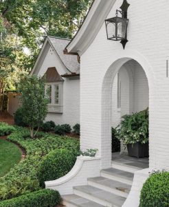 31 White Brick Exterior House: Stunning Designs to Inspire Your Next ...