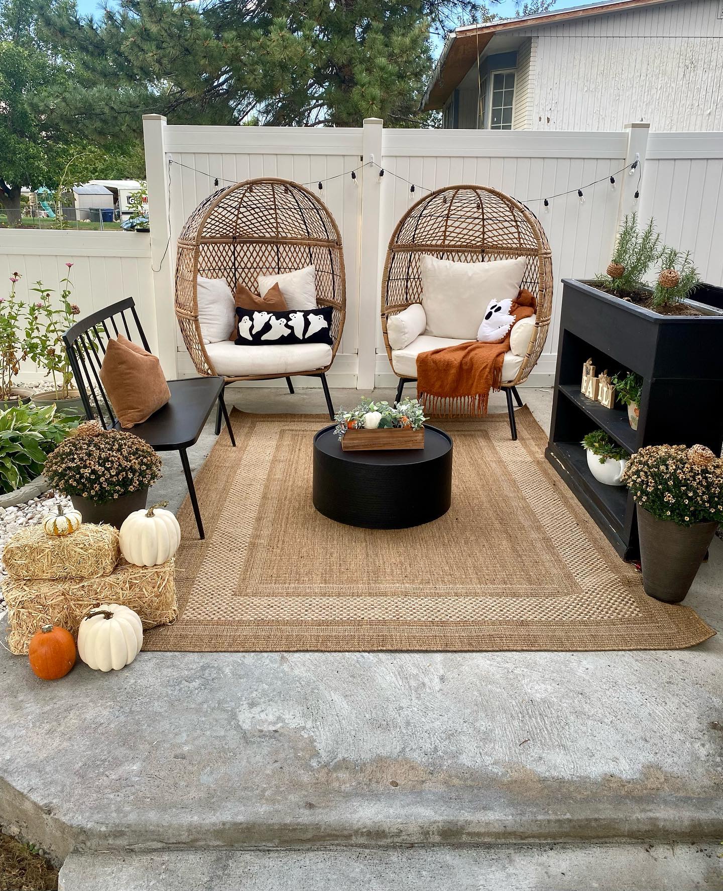 25 Halloween Patio Ideas to Transform Your Outdoor Space into a Spooky ...