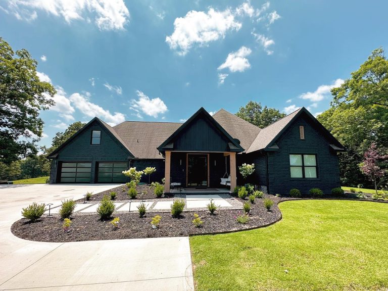 29 Stunning Black House Exterior Ideas: Modern Design, Wood Accents ...