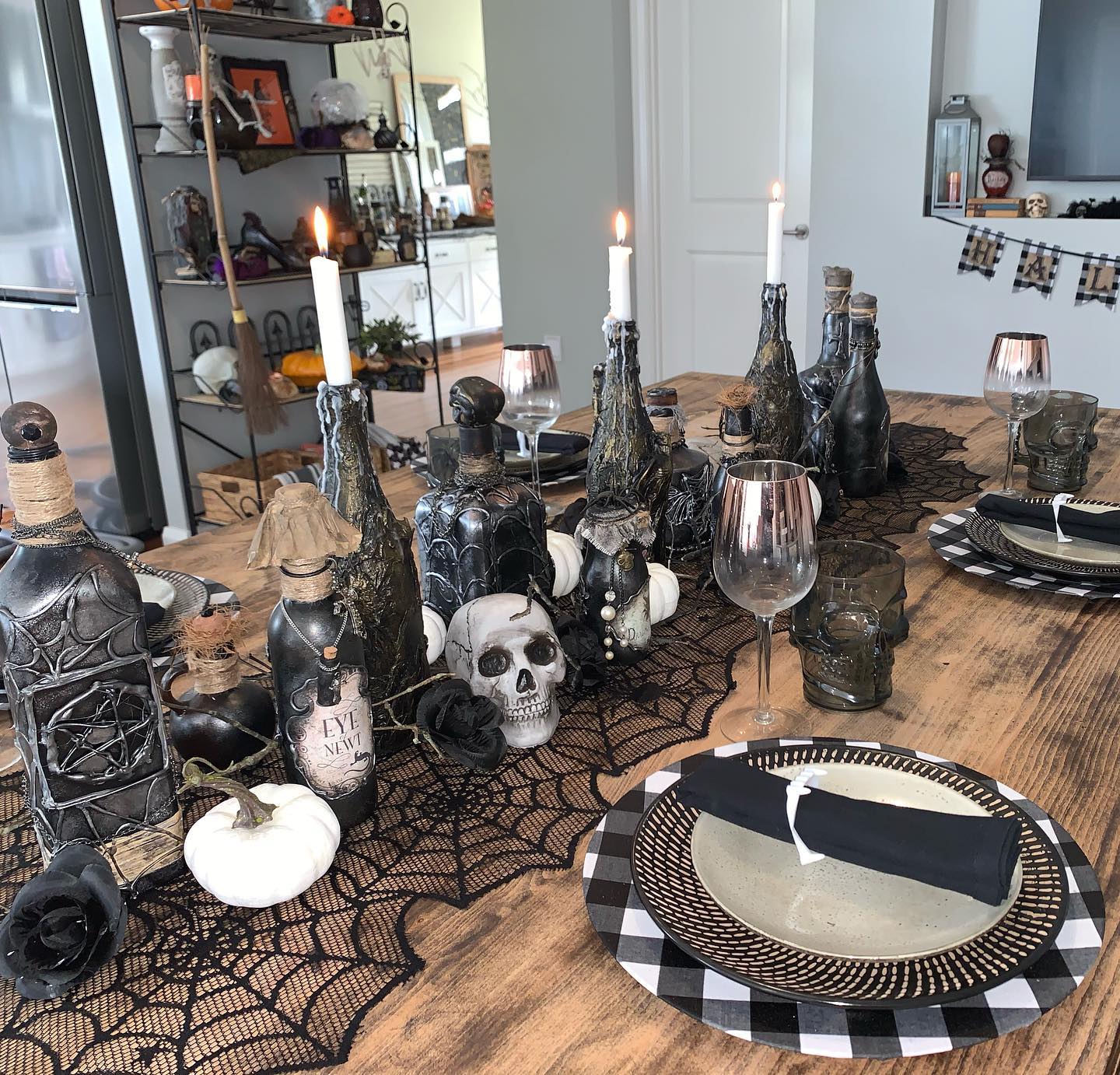 40 Halloween Table Decorations to Elevate Your Spooky Party with Classy ...