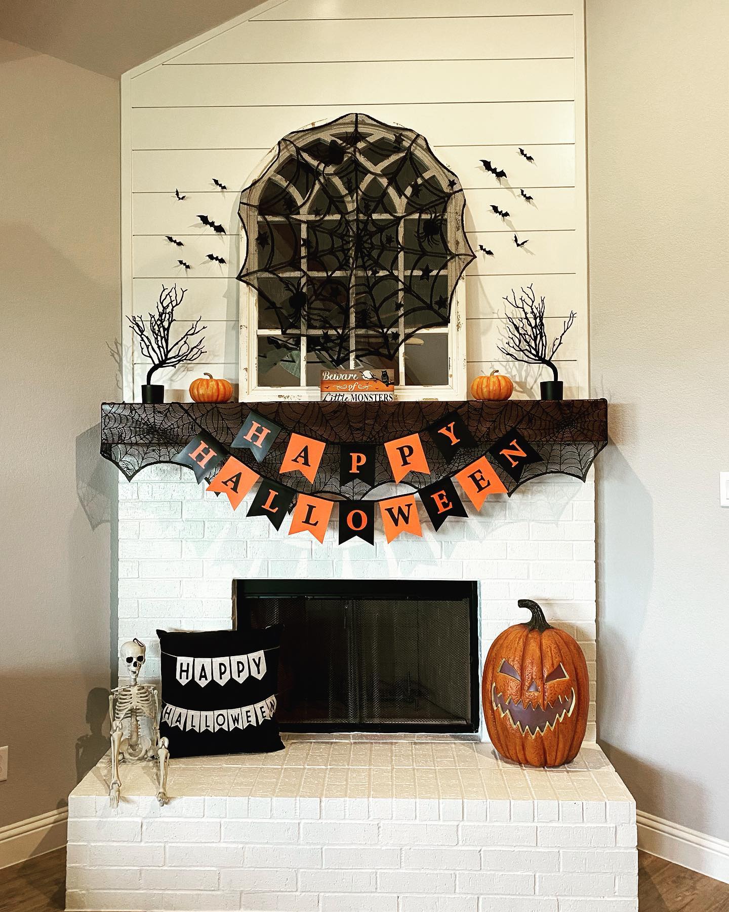 35 Halloween Mantle Decor Ideas for Spooky and Elegant Fireplaces ...