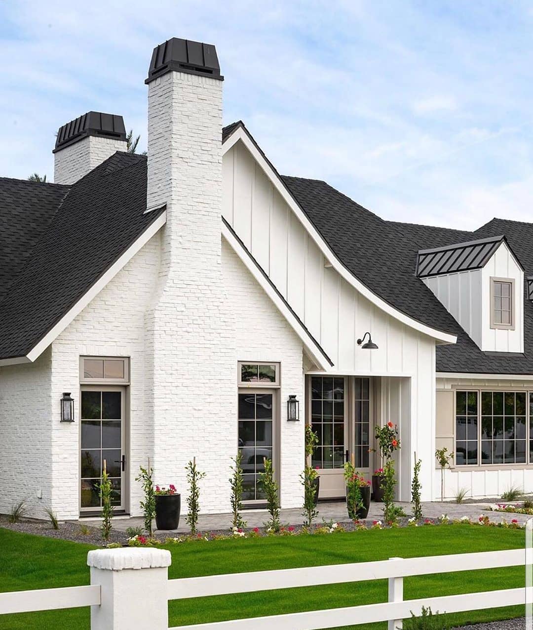 31 White Brick Exterior House: Stunning Designs to Inspire Your Next ...