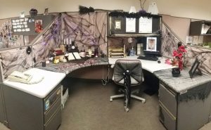 28 Office Halloween Decorations to Spookify Your Workspace and Impress ...