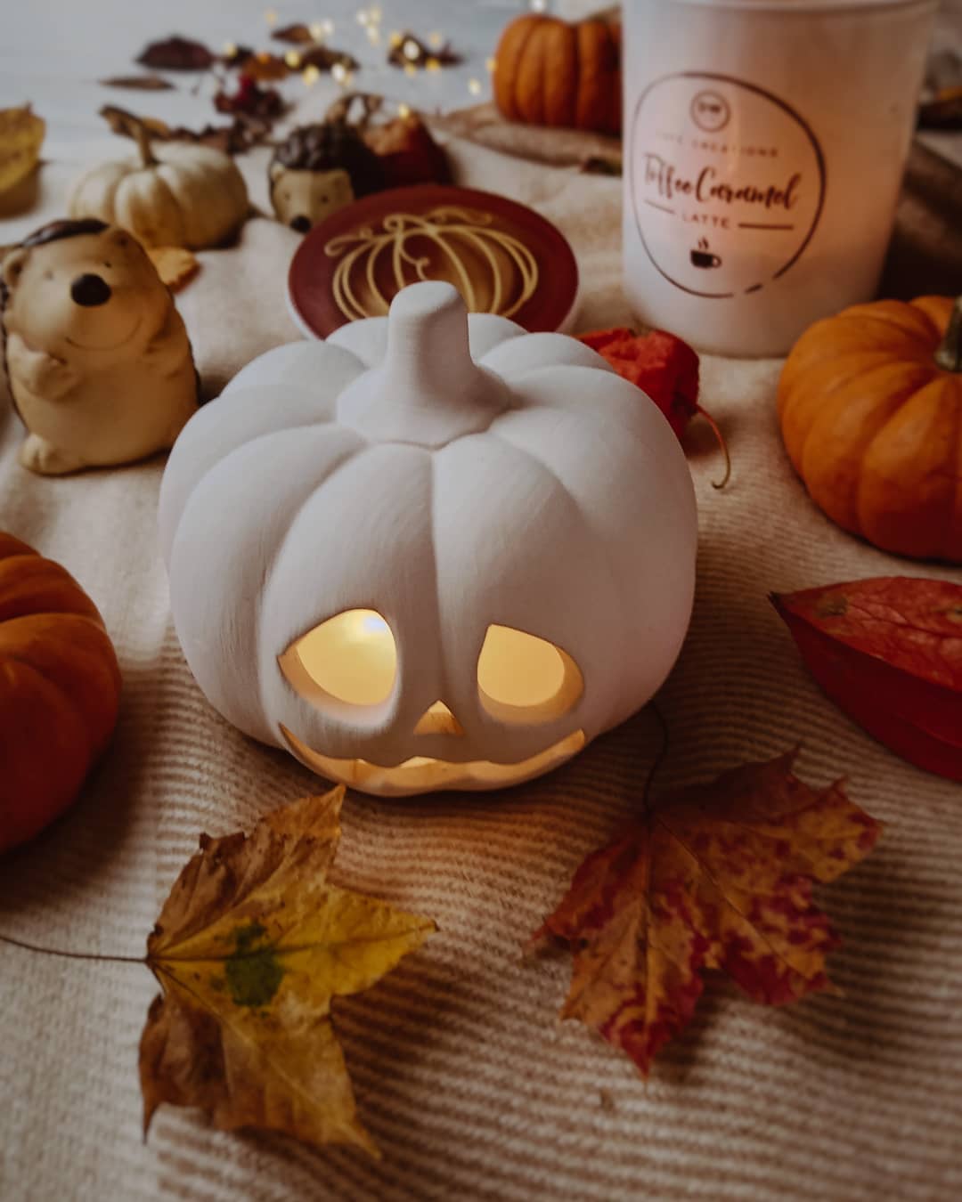 38 Minimalist Halloween Decor Ideas: Simple, Modern, and Stylish ...
