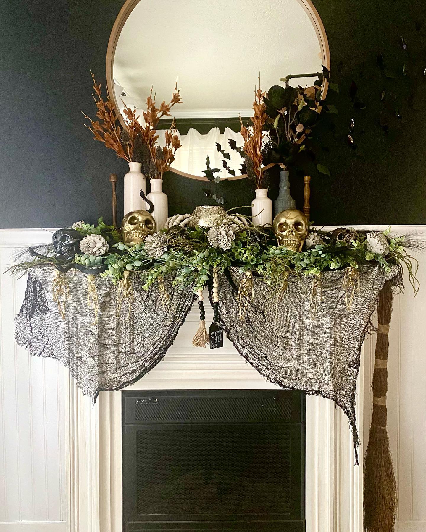 35 Halloween Mantle Decor Ideas for Spooky and Elegant Fireplaces ...