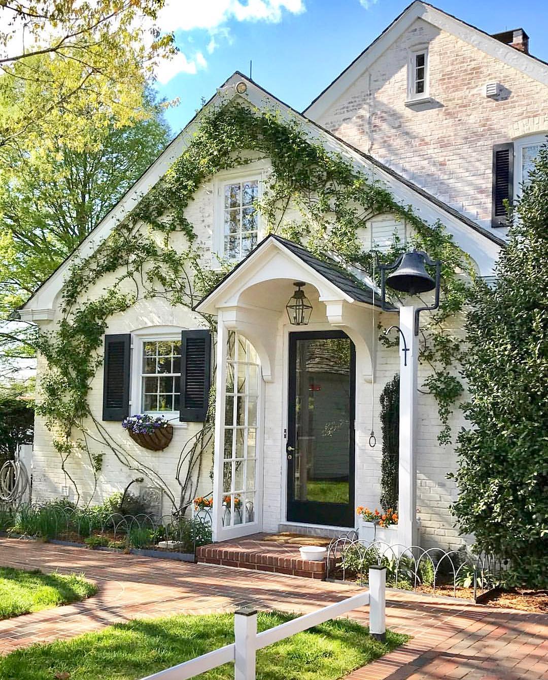 31 White Brick Exterior House: Stunning Designs to Inspire Your Next ...