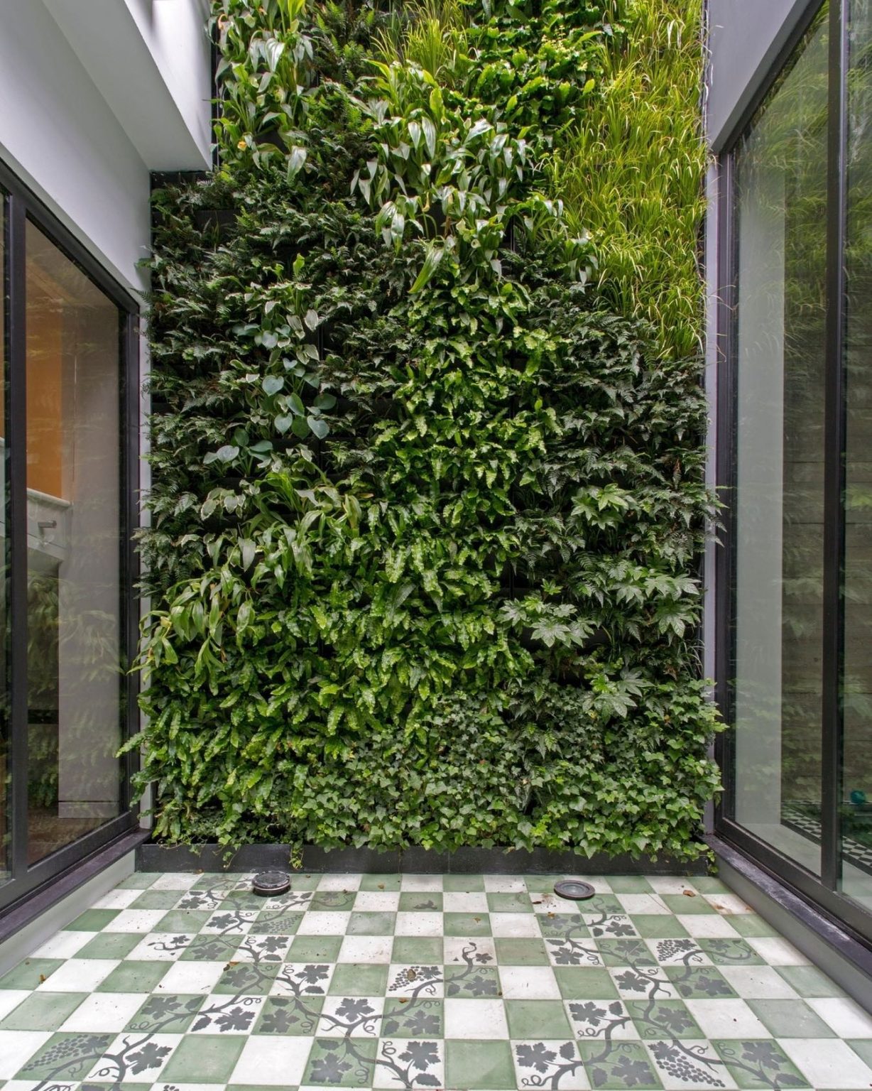 30 Stunning Green Living Walls: Transform Your Space with Nature ...