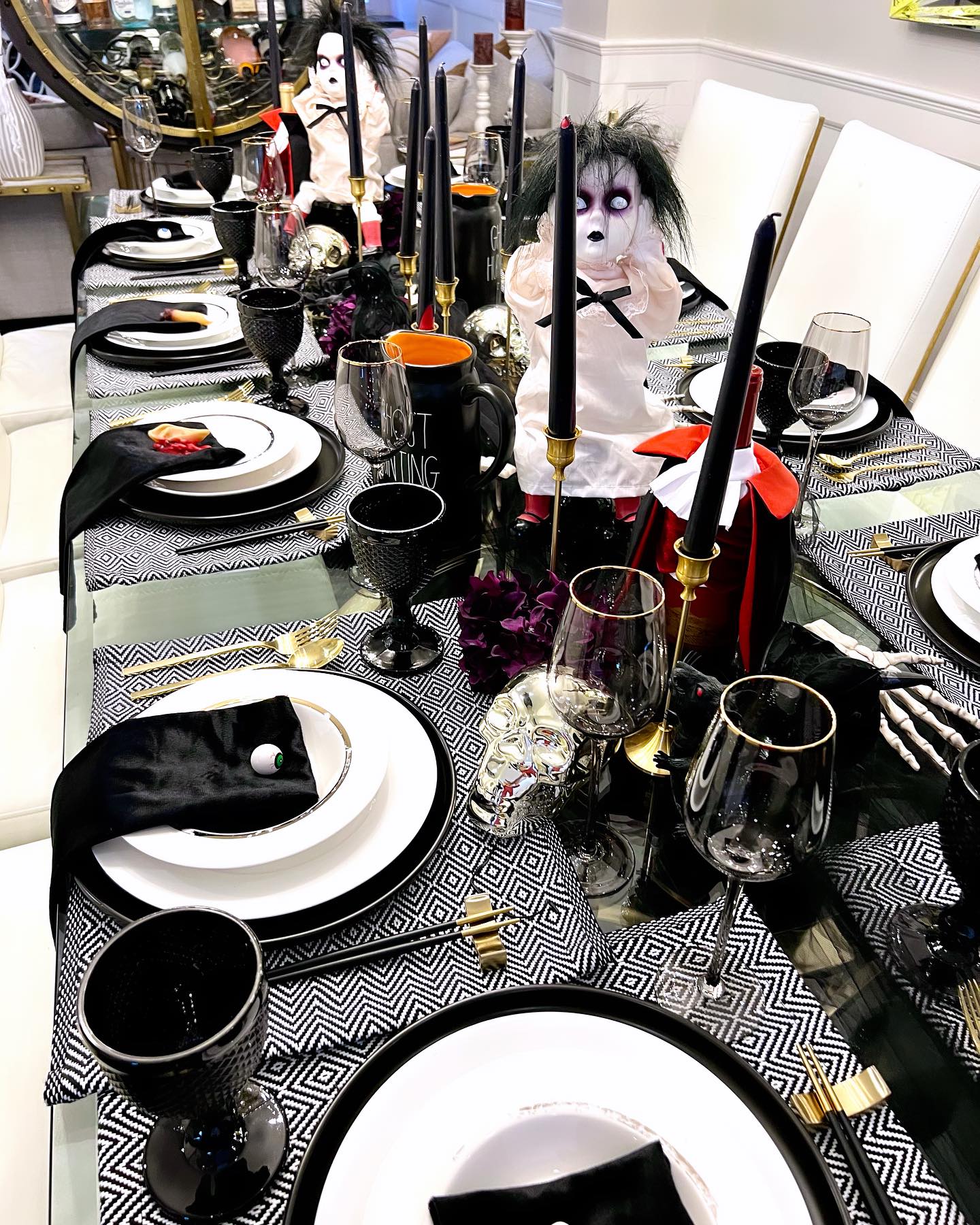 40 Halloween Table Decorations to Elevate Your Spooky Party with Classy ...