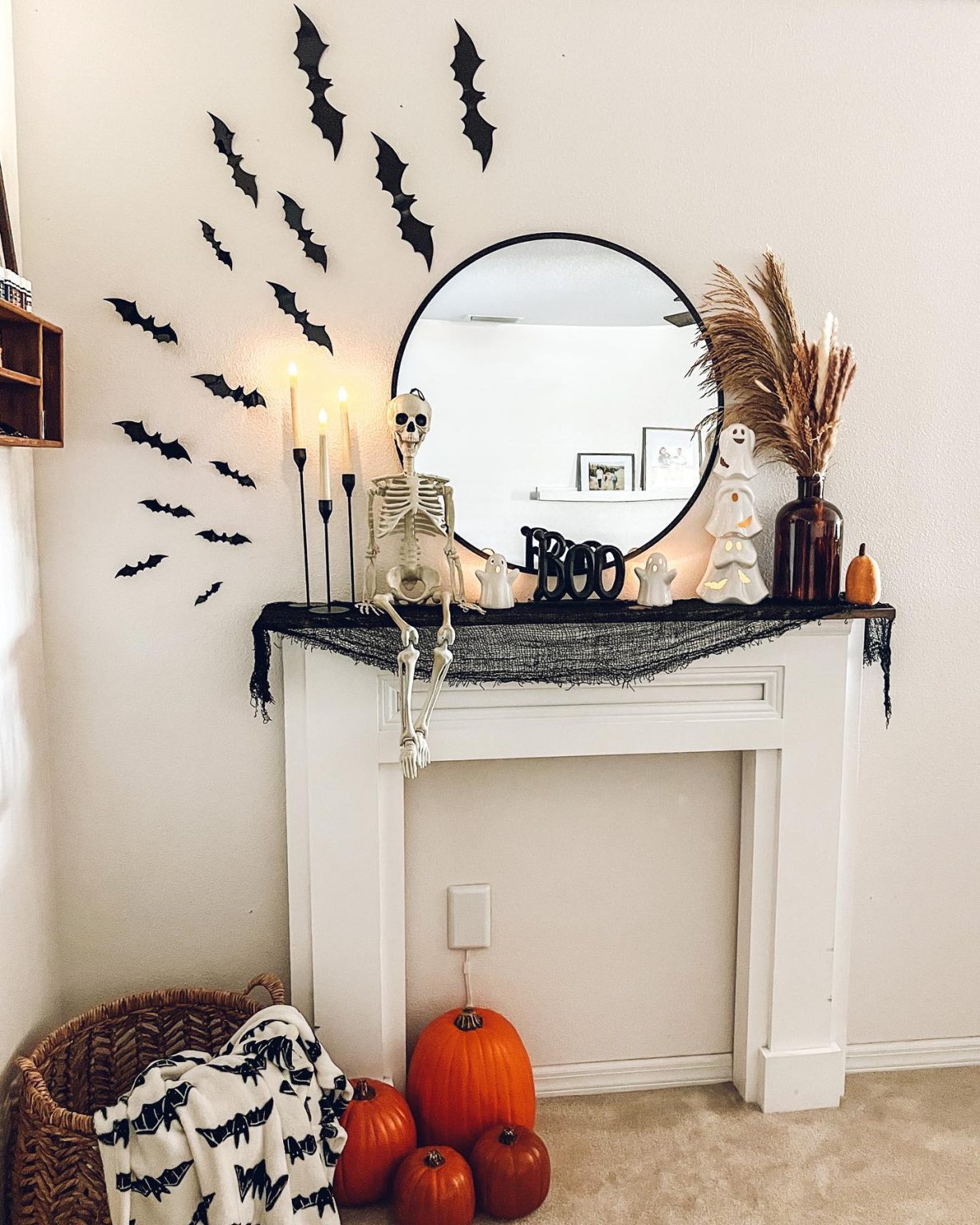 35 Halloween Mantle Decor Ideas for Spooky and Elegant Fireplaces ...