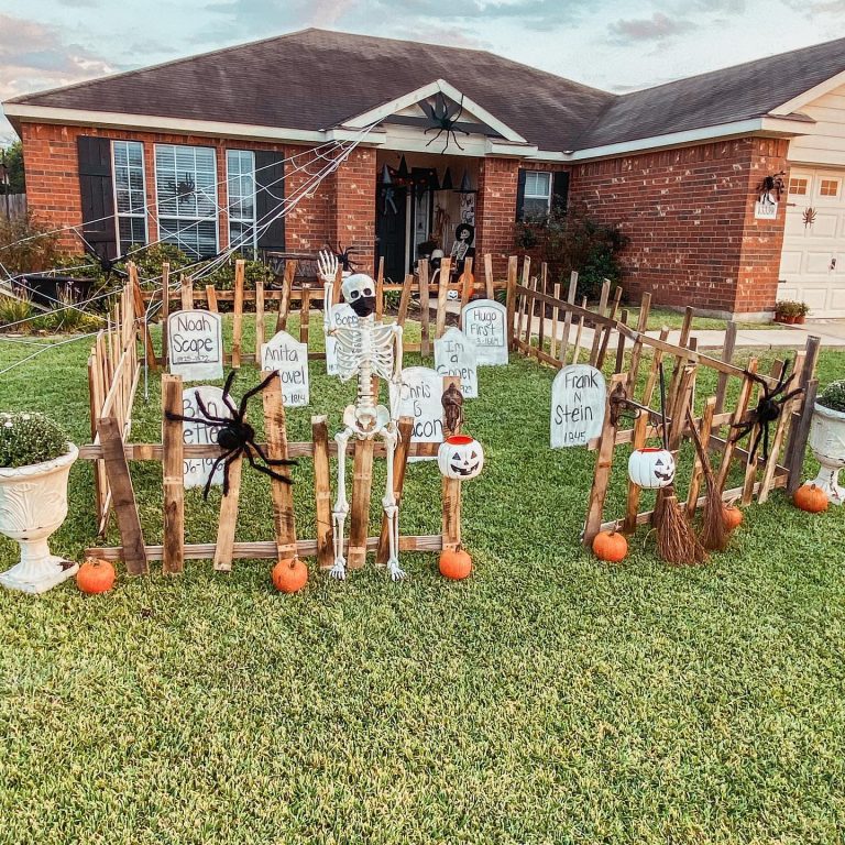 30 Halloween Graveyard Ideas to Spook Up Your Front Yard and Indoor ...