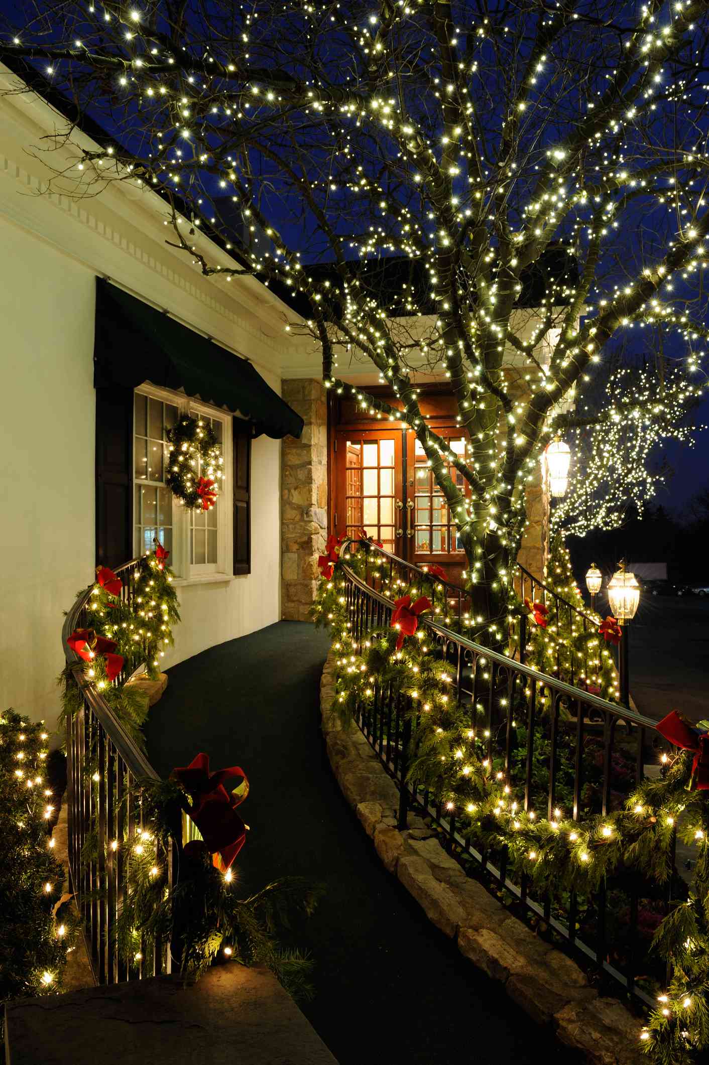 25 Christmas Outdoor Light Ideas to Create a Magical Atmosphere in Your ...