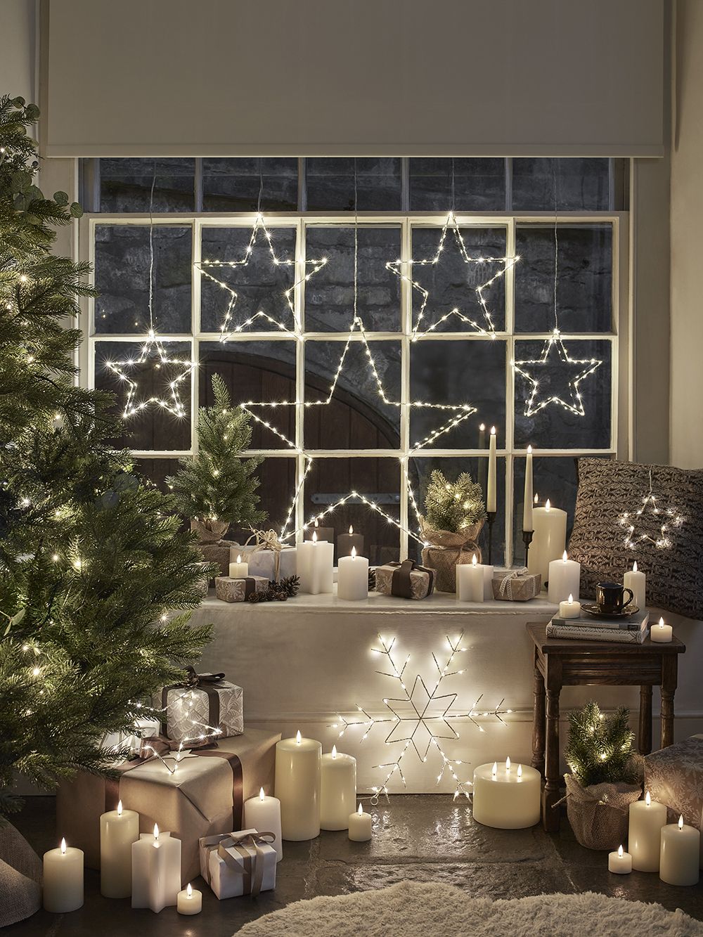 22 Christmas Window Decor Ideas to Make Your Home Shine This Holiday ...