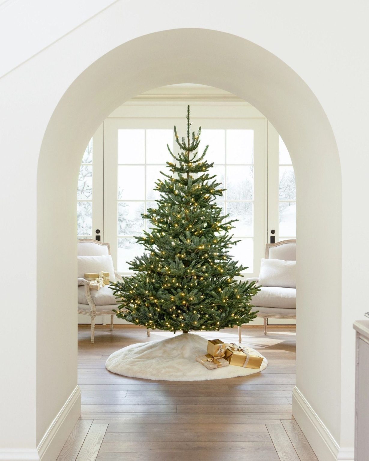 32 Christmas Tree Ideas: Classy, Fun, and Modern Decorations for a ...